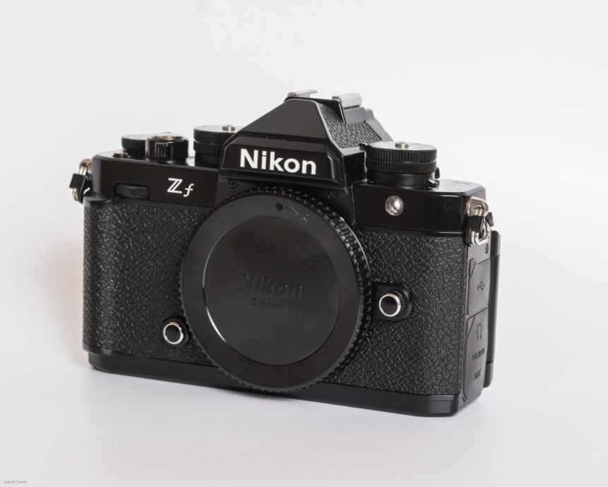 Nikon Zf in SmallRig L-Shape držalo