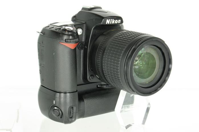 Nikon D90 + battery grip + 2x EN-EL3e + Nikkor 18-105 VR + torba