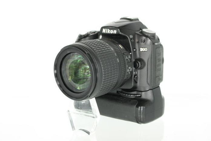 Nikon D90 + battery grip + 2x EN-EL3e + Nikkor 18-105 VR + torba