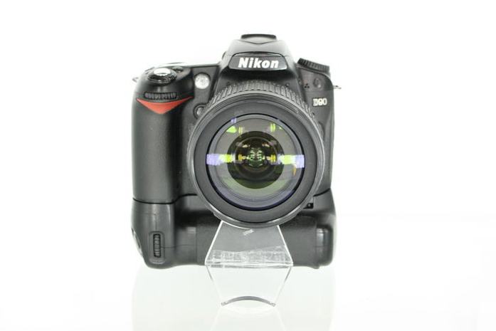Nikon D90 + battery grip + 2x EN-EL3e + Nikkor 18-105 VR + torba