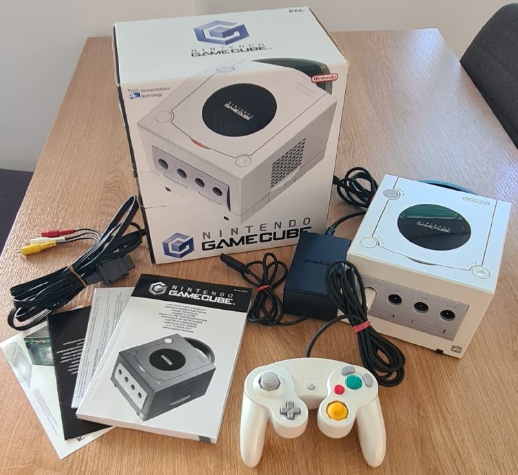 Nintendo GameCube Pearl white REZERVIRANO