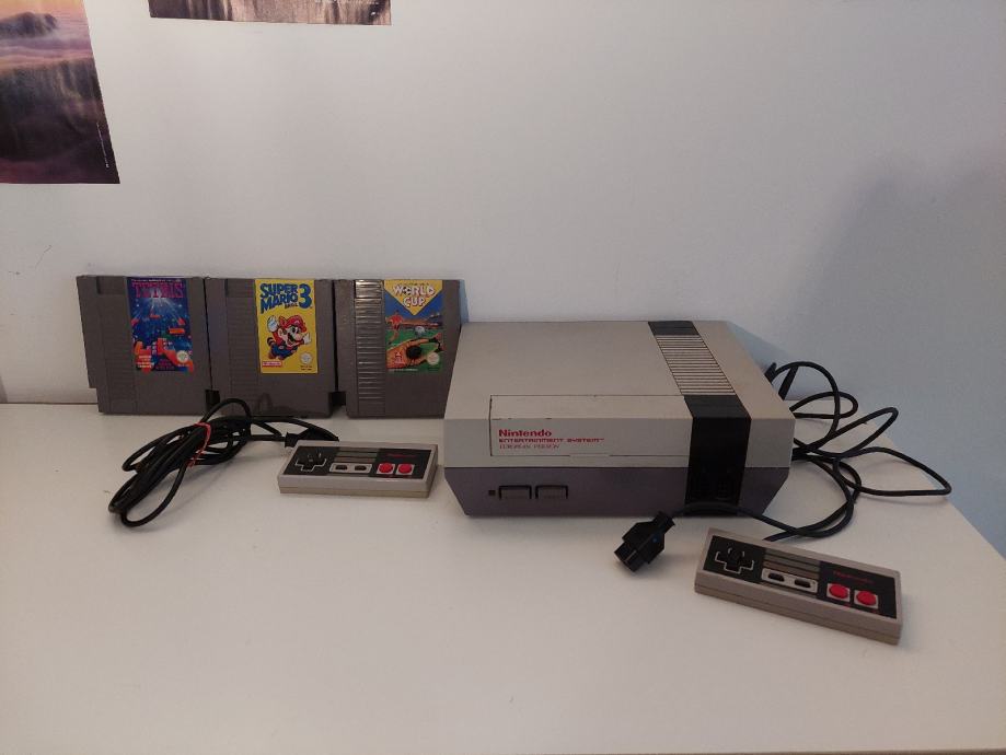 Nintendo NES + 3 igre