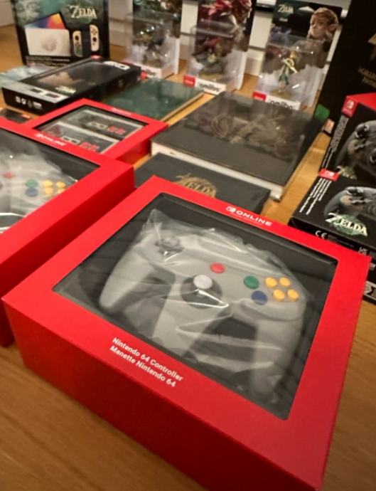 Nintendo OLED Zelda Tears Bundle TOTK Limited Switch 6 Controller