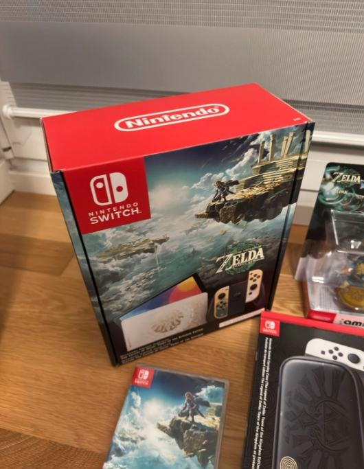 Nintendo OLED Zelda Tears Bundle TOTK Limited Switch 6 Controller