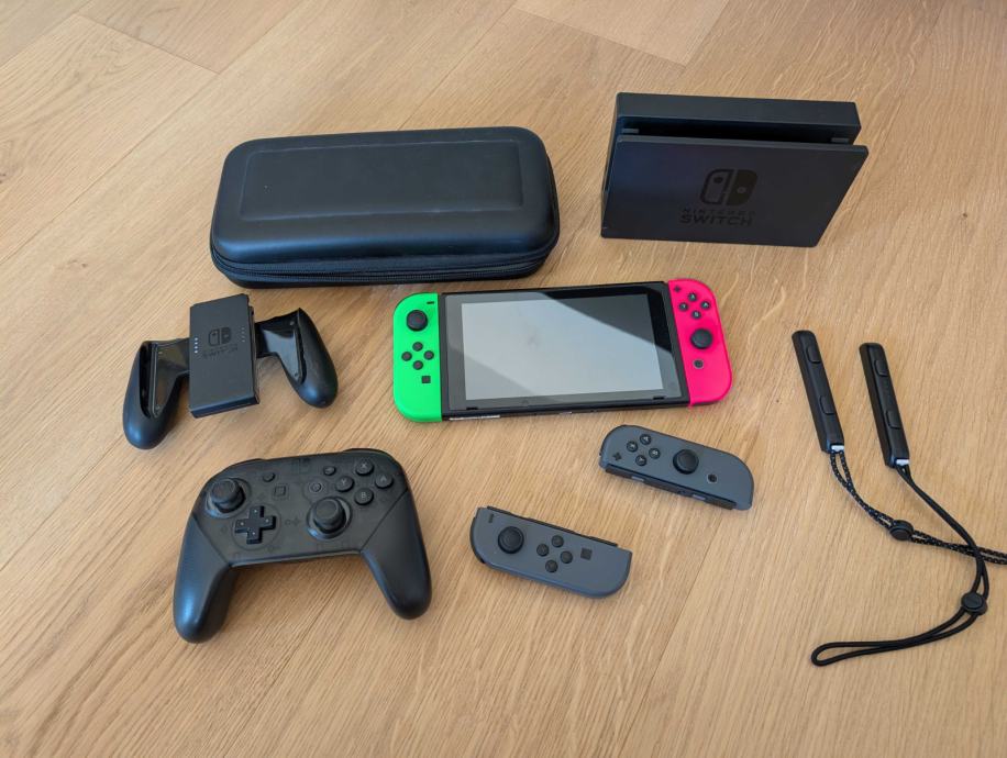 Nintendo Switch + 2 Joy con + Pro controller + Ovitek