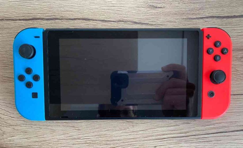 Nintendo Switch Komplet + 2 IGRI