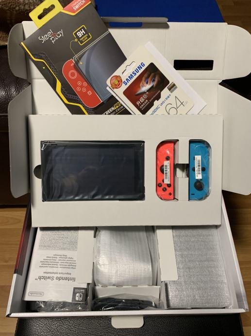 Nintendo Switch, kot nov, vsa oprema, embalaža + 64gb kartica + glass