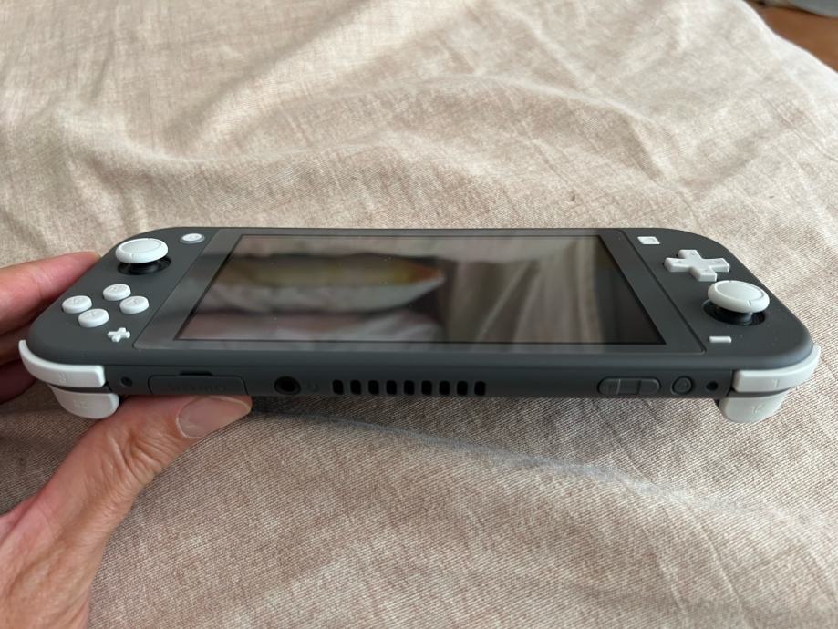 Nintendo Switch lite + Zelda botw + case