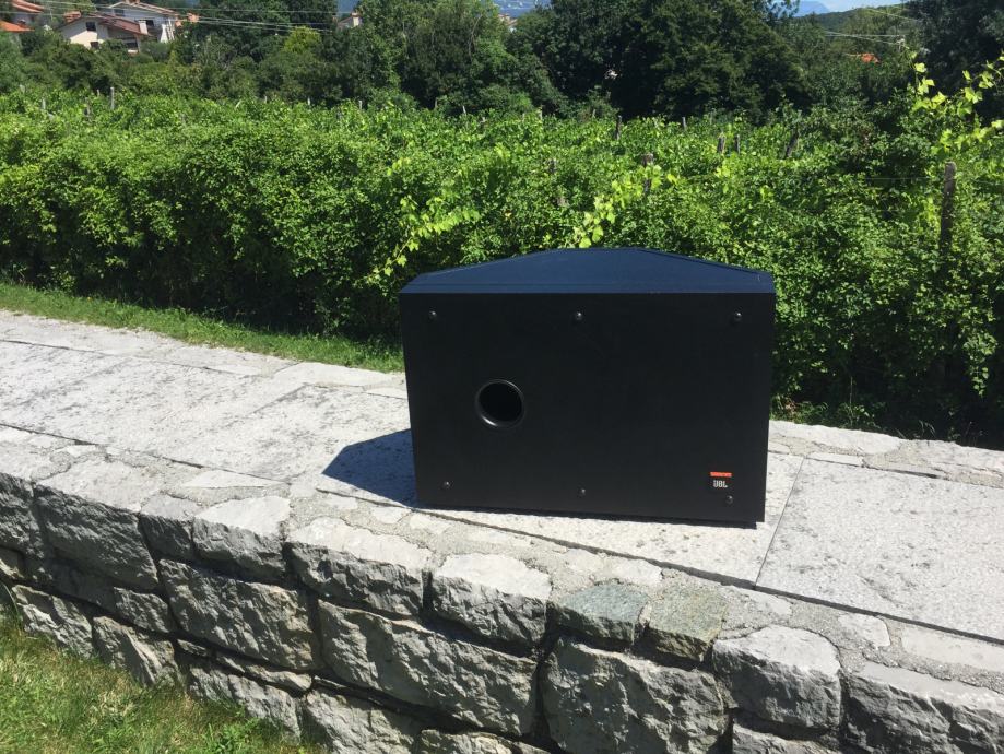 JBL subwoofer control SB2 -bas zvočnik