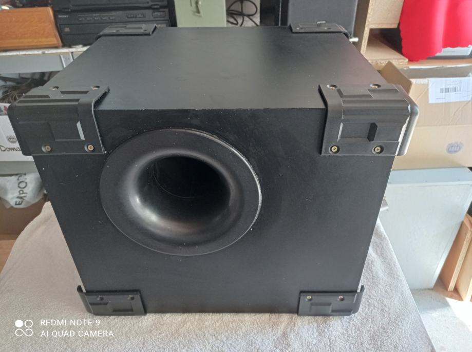 Prodam woofer 200w