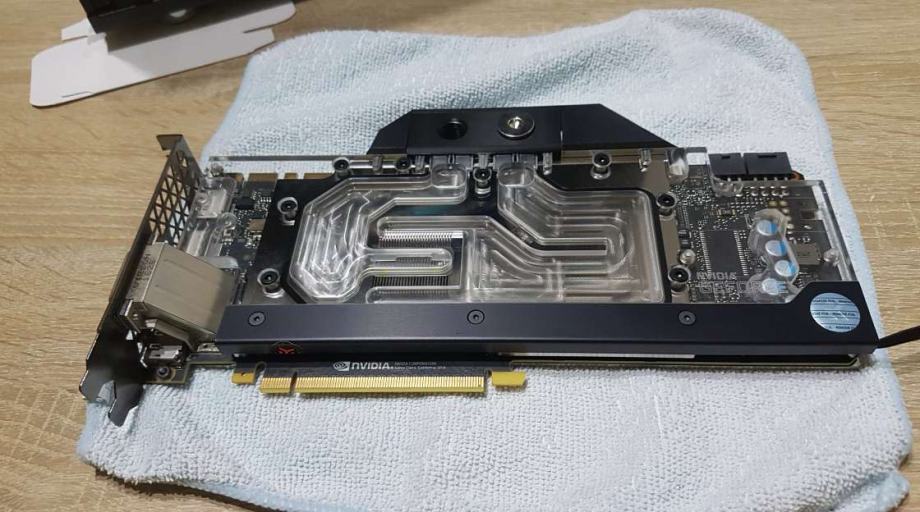 Nvidia Titan Xp + Full cover EK blok in backplate