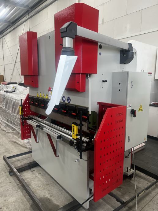 AYEL-TECH hidravlična abkant stiskalnica NC 1600 x 70 Ton