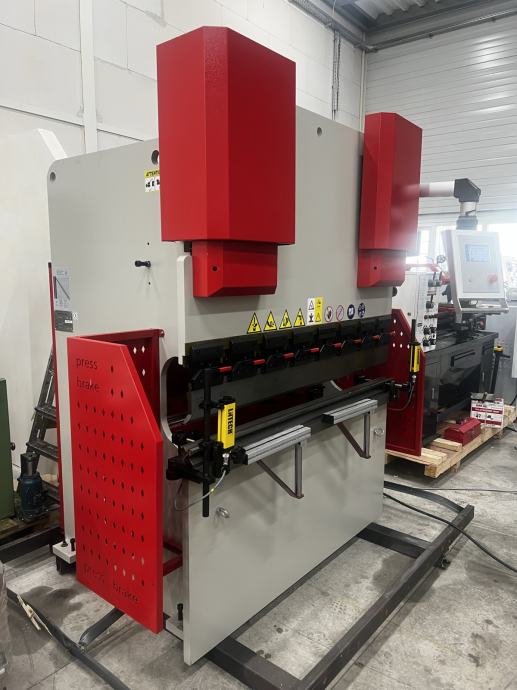 AYEL-TECH hidravlična abkant stiskalnica NC 1600 x 70 Ton