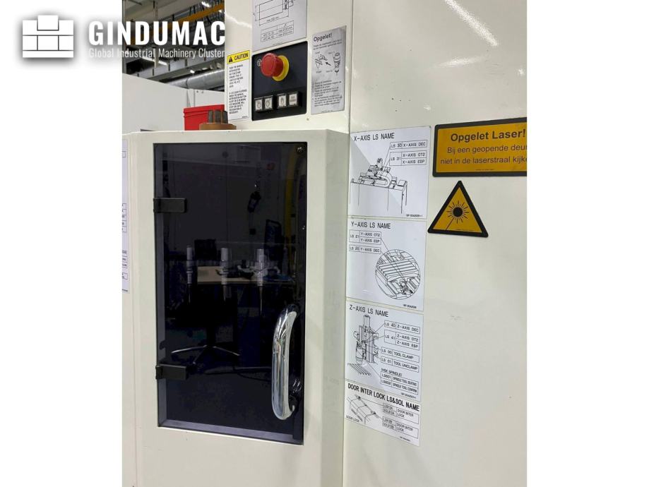 Makino V33i Graphite Vertical Machining Center