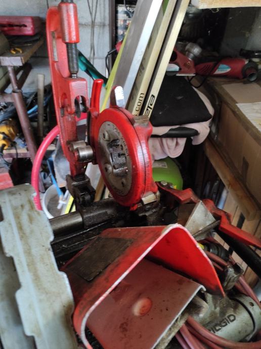 stroj za rezanje navojev Ridgid 1233