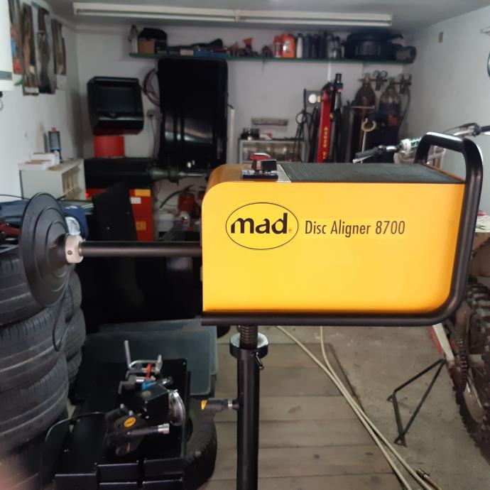 Stroj za struženje diskov Disc Aligner 8700 + most za montažo motorja