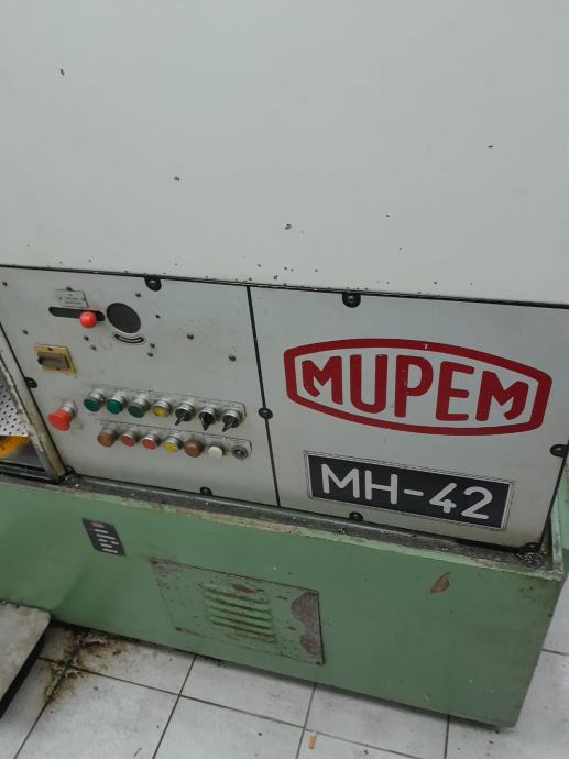 VEČVRETENSKI STRUŽNI AVTOMAT