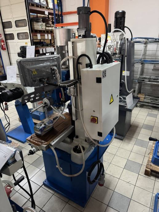 Vrtalno-rezkalni stroj ZX 7045 SV