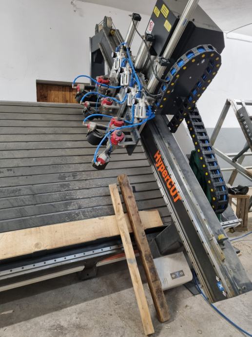 Stroj za izdelavo palet