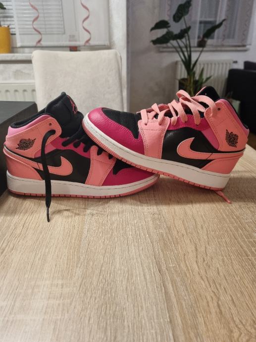 Nike air jordan 1 mid (GS) CORAL CHALK