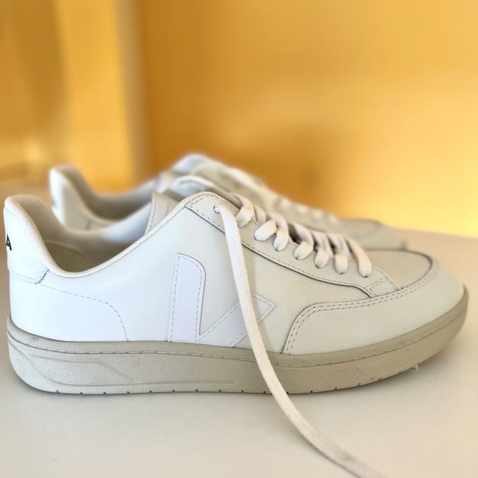 VEJA V-12 Leather M bele superge, usnjene, enkrat nošene