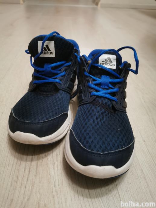 Modre Adidas