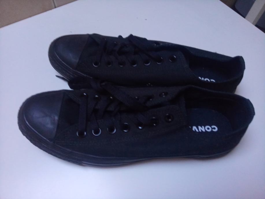 Novi converse all star št.42,5