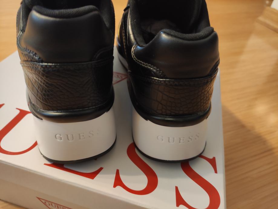 Prodam GUESS Tesha superge št.40