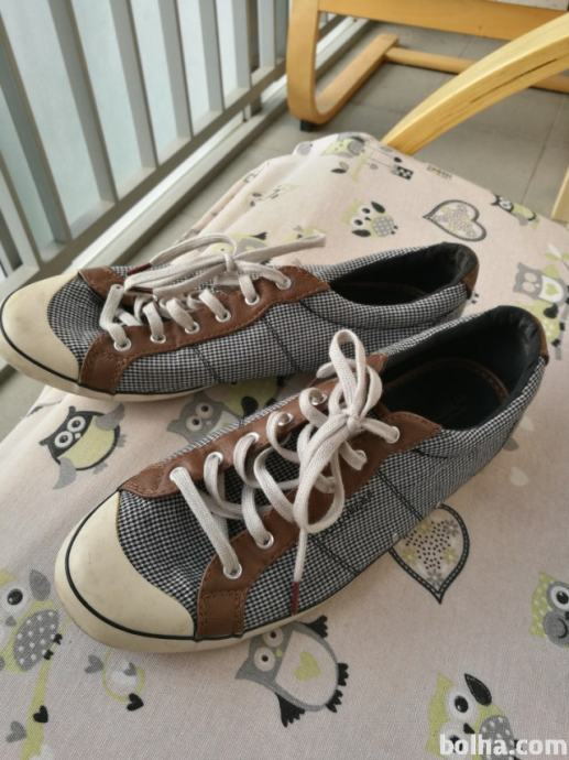 Superge Pull and Bear st 38,5 do 39