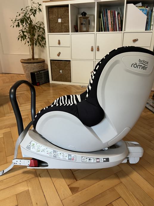 Britax Romer Dualfix - Vrtljiv z ISOFIX