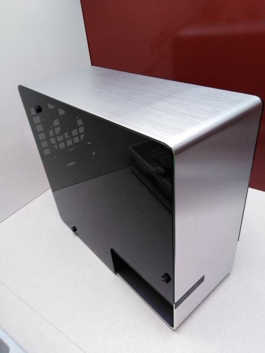 InWin 901