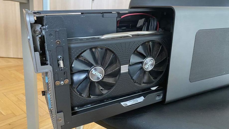 Lenovo Legion BoostStation eGPU + Sapphire Nitro+ Radeon RX 580 8GB