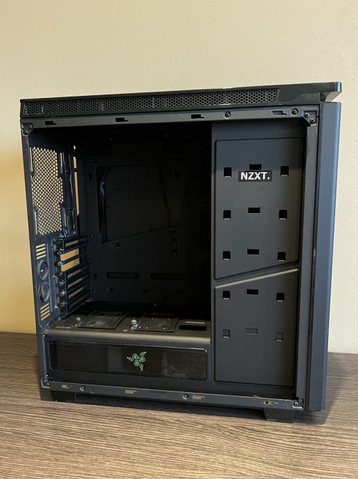 NZXT H440 Designed by Razer