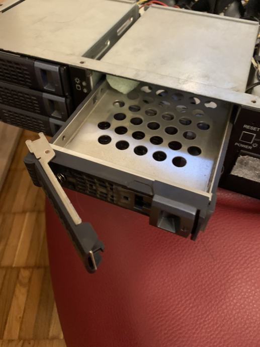 19 2HE Chenbro RM 21400