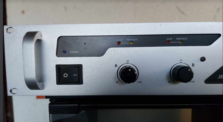 2x200W OJAČEVALEC JBSYSTEMS VX 400