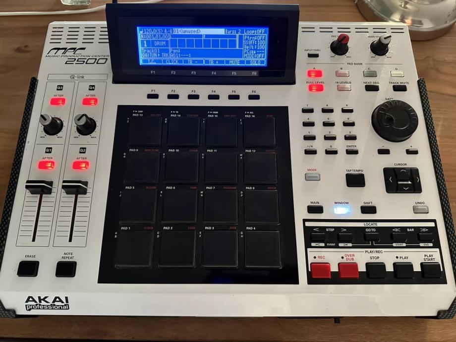 akai mpc 2500 se edition drummachine sampler sekvencer