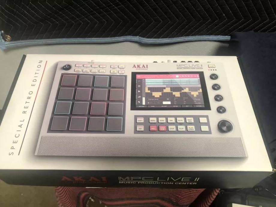 akai mpc live 2 retro edition plus limited z 32 gb pomnilniško kartico