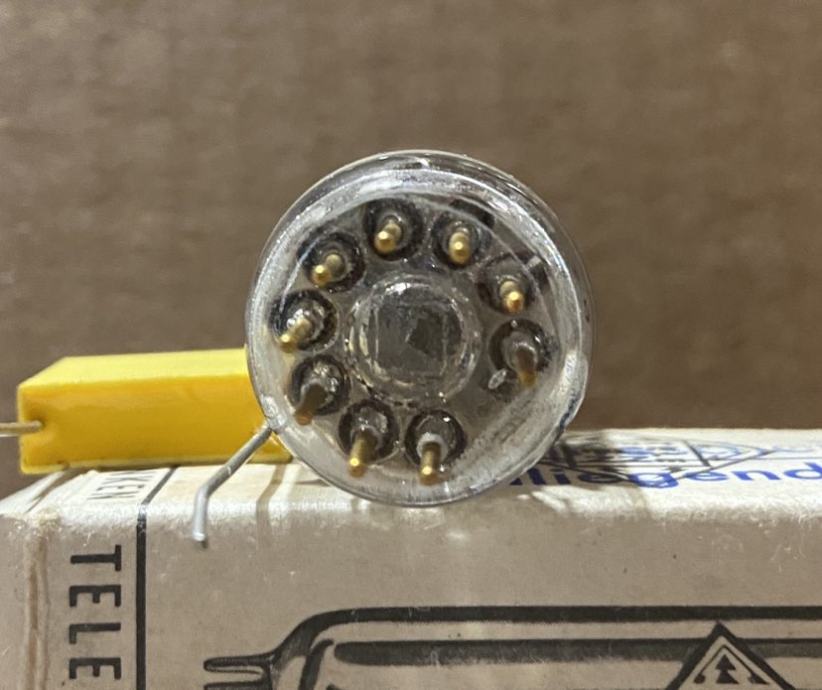 E88CC TELEFUNKEN elektronka = 6922 = CCa = CV2492 = 9622