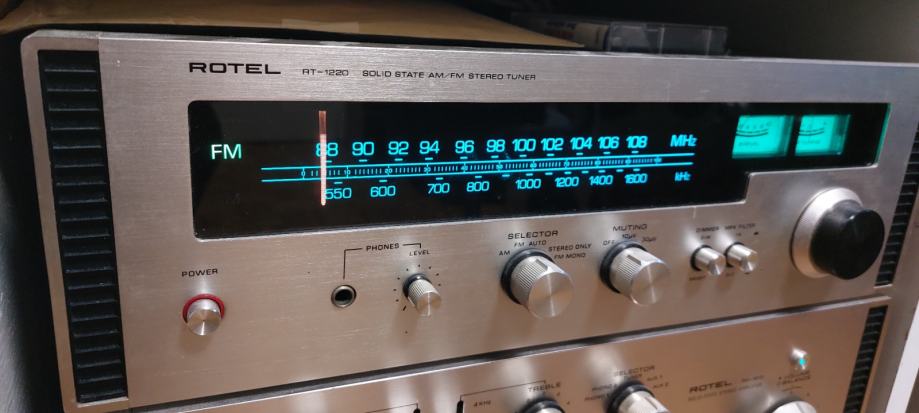 ROTEL RT 1210 IN RA 1220