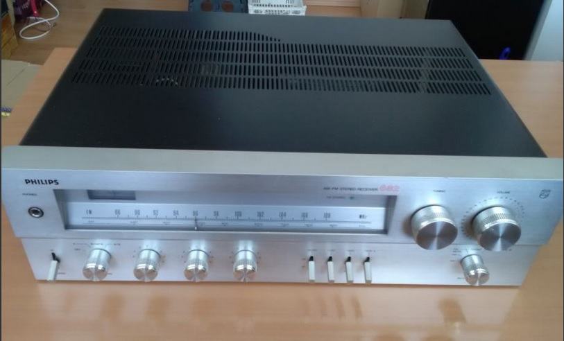 KVALITETEN VINTAGE HI-FI RECEIVER PHILIPS 682