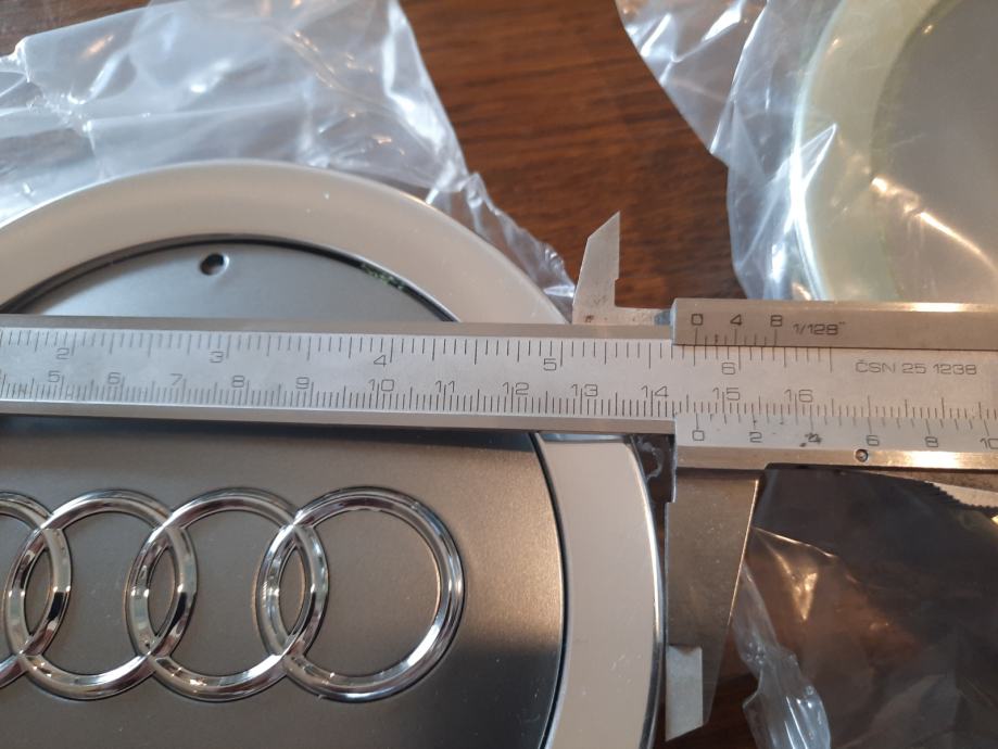 Audi okrasni pokrov 145mm 4E0601165A