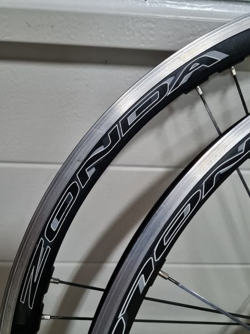CAMPAGNOLO ZONDA-- OBROČI ZA CESTNO KOLO