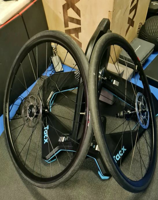DT Swiss R470 Aluminum TR 700c Disk Wheelset
