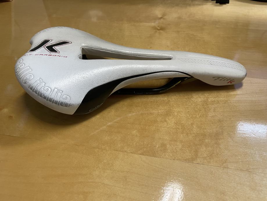 Selle Italia FLITE kit carbonio Flow L2 bel kolesarski sedež