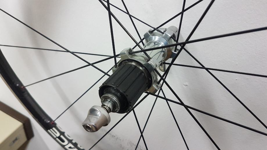 Shimano DURA ACE WH-7850-C24-TL zadnji kompleten obroč prodam