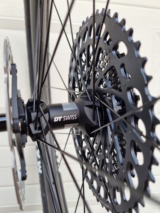 Syncros Silverton 1.0 Carbon 30mm širina,2022, DT Swiss 370 nabe,boost