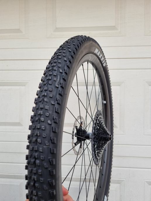 Syncros Silverton 1.0 Carbon 30mm širina,2022, DT Swiss 370 nabe,boost