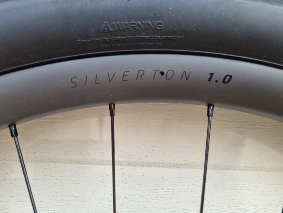 Syncros Silverton 1.0 Carbon 30mm širina,2022, DT Swiss 370 nabe,boost