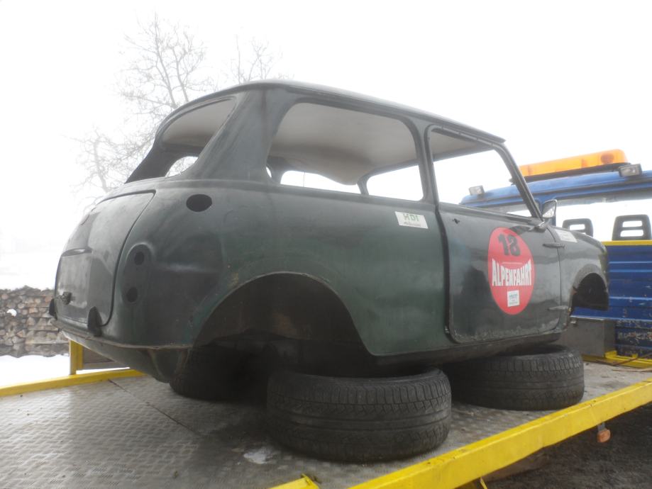Mini Austin Moris gola karoserija 1 serije letnik 59 in čist nov motor