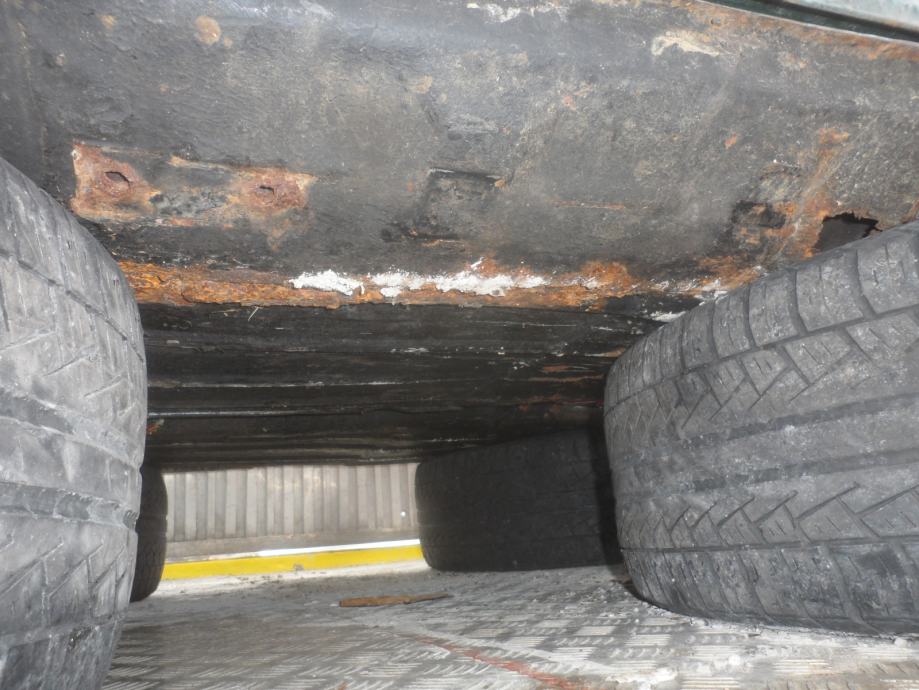 Mini Austin Moris gola karoserija 1 serije letnik 59 in čist nov motor